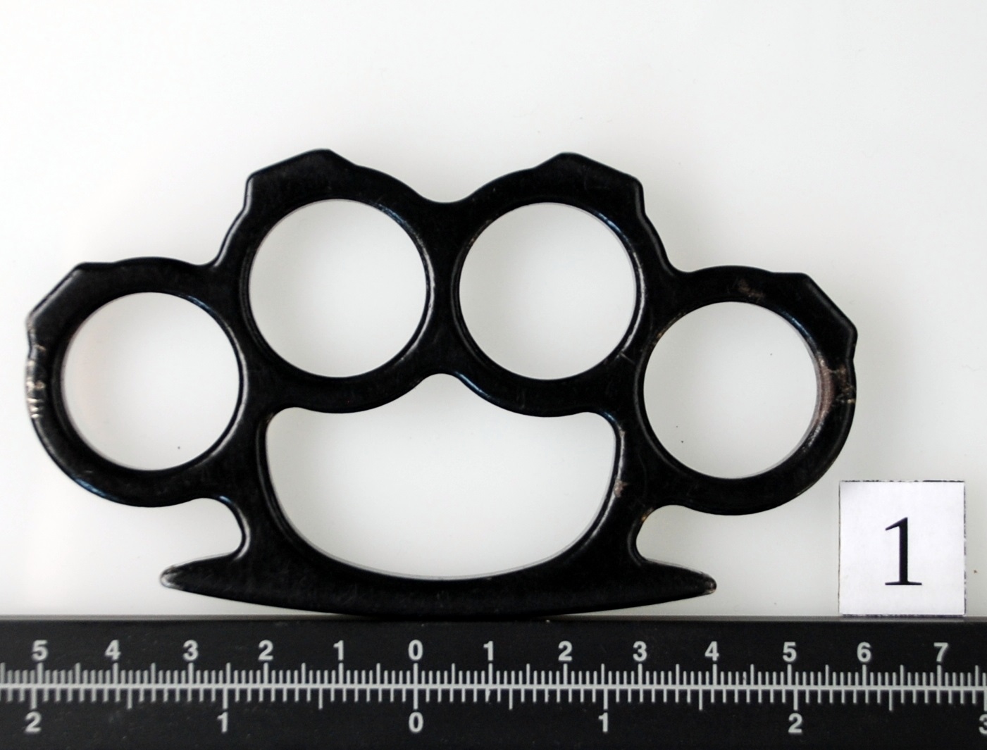 Podróżny zamierzał wnieść kastet na pokład samolotu lecącego do ...